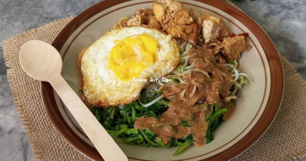 Resep Sego Pecel Telur Ceplok oleh anisatur raehan - Cookpad