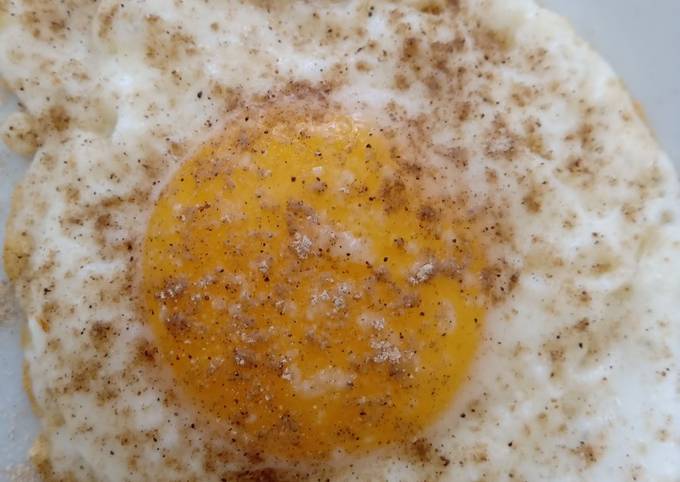 Resep Telur Ceplok Setengah Matang Solusi Sarapan Praktis oleh putry vibry - Cookpad