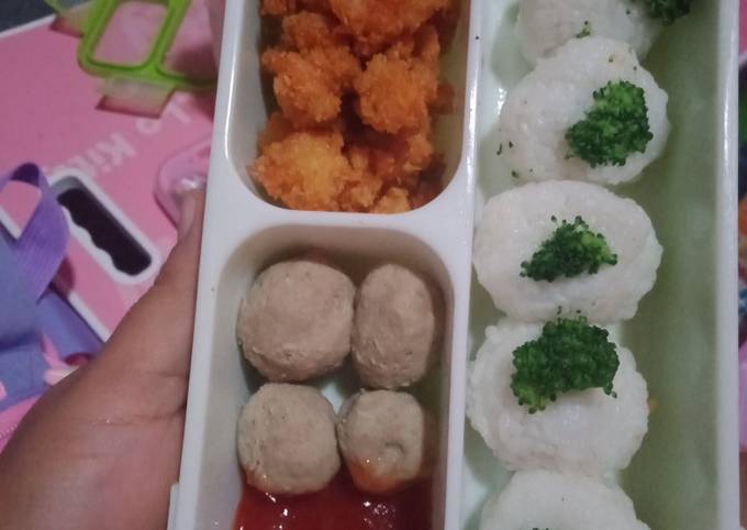 Resep Bekal anak TK nasi kepal oleh Mama Ara - Cookpad