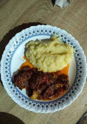 Sos Cu Carne De Rață și Piure De Cartofi, rețetă de Ana Maria Sora ...
