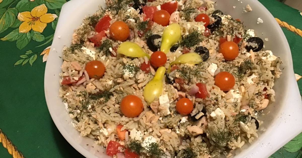 Salade de riz thon blanc, oignon de roscoff, feta, olives, tomates de ...