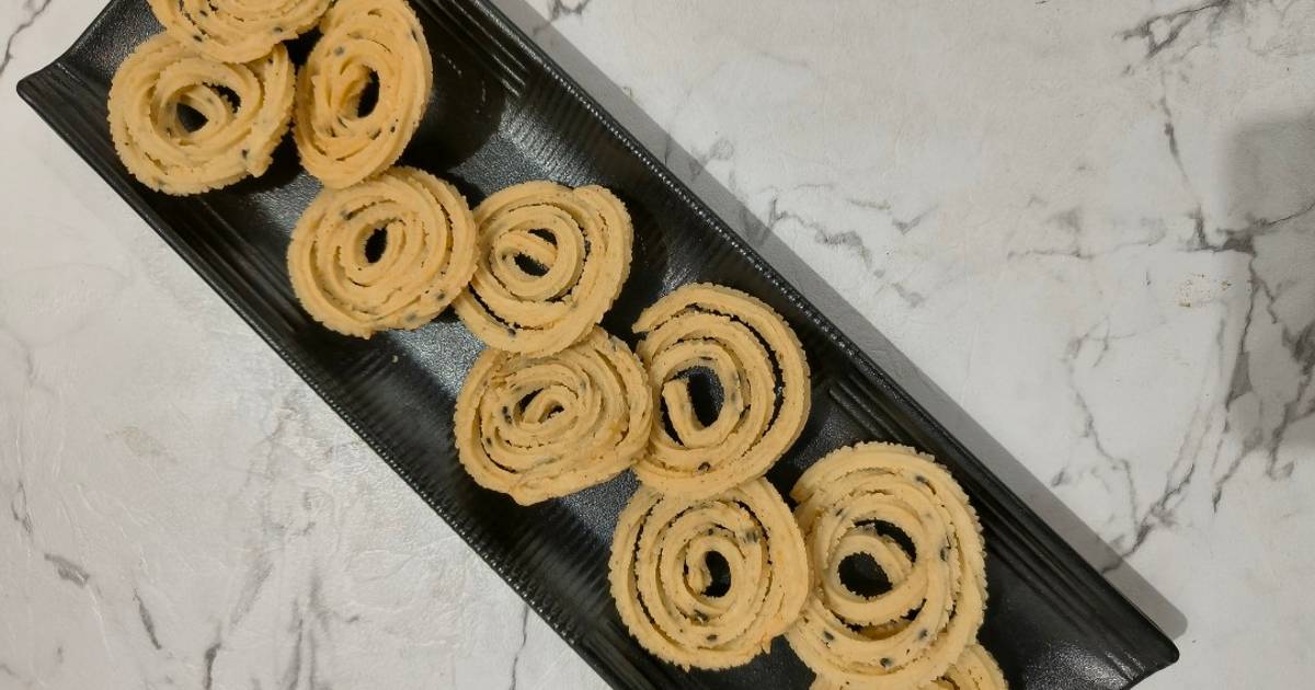Urad dal Chakli Recipe by Hetal Poonjani - Cookpad