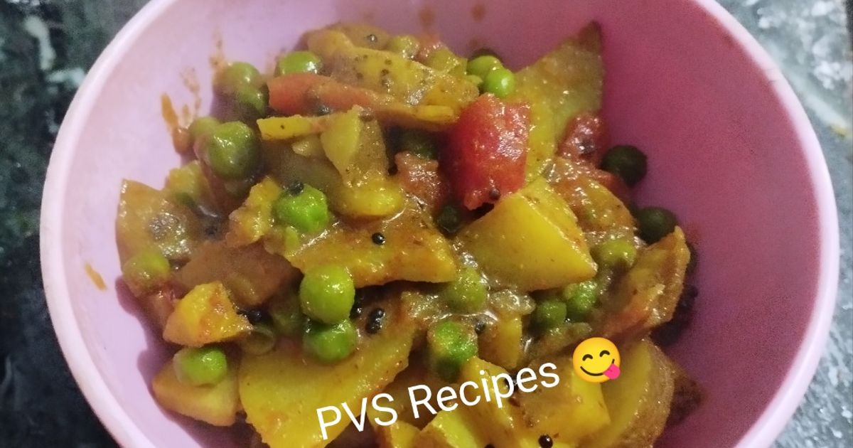 आलू मटर (Aloo Matar Recipe In Marathi) रेसिपी Preeti V. Salvi द्वारे ...