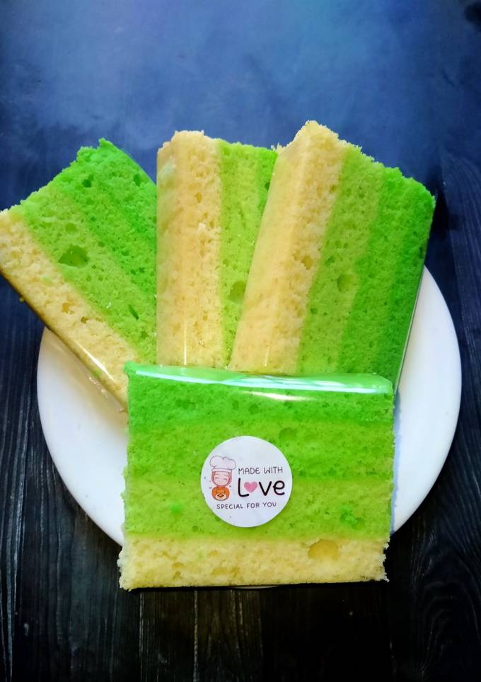Resep Bolu lapis pandan 4 telur oleh Zhafran's Kitchen - Cookpad