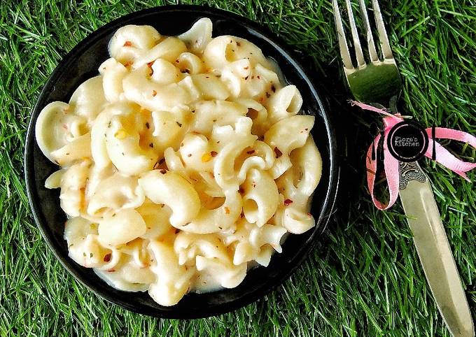 Creamy white pasta Recipe by Flora's Kitchen - Cookpad