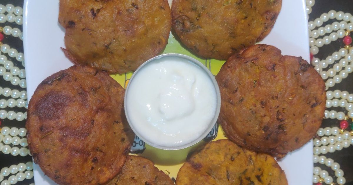 लाल भोपळ्याचे तिखट घारगे (Lal Bhoplyache Tikhat Gharge Recipe In ...