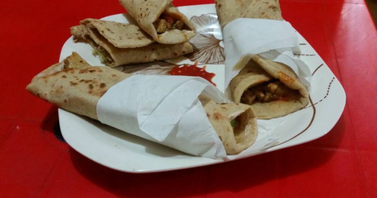 Leftover White Chicken Roti Roll Recipe by Sumreen Farooq - Cookpad