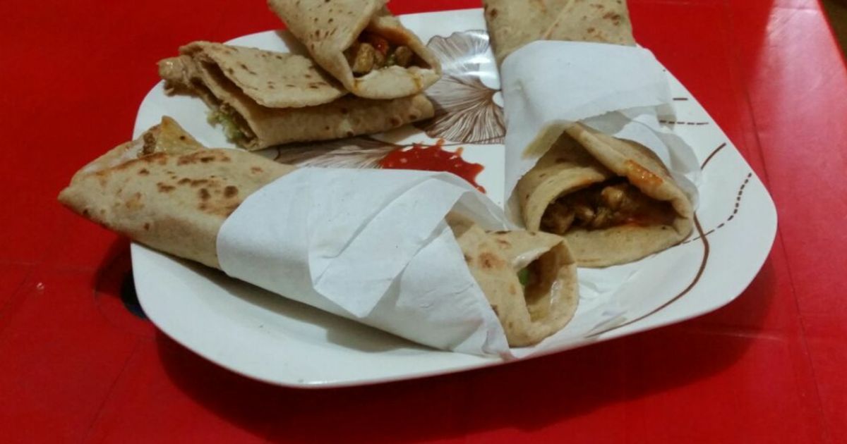 Leftover White Chicken Roti Roll Recipe by Sumreen Farooq - Cookpad