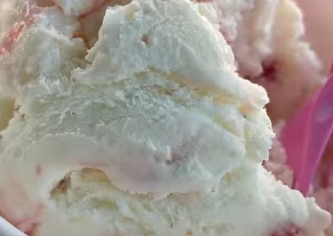 Vanilla strawberry ice-cream Recipe by Sarita Srivastava - Cookpad