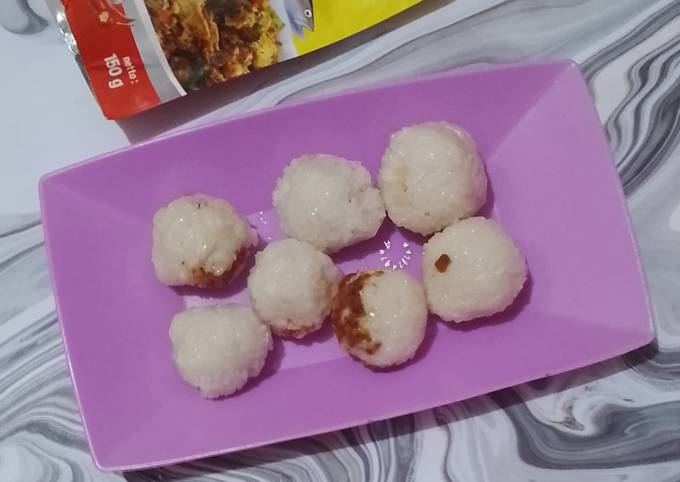 Resep Bola bola ketan isi abon ikan oleh Ani Brilian - Cookpad