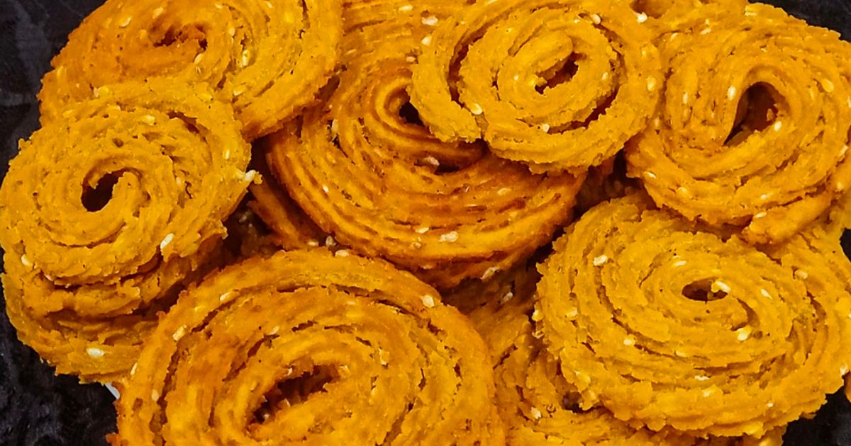 Moong Dal Chakli Recipe by Juhi Prakash Sewani - Cookpad