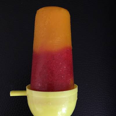Mango strawberry lolly Recipe by Minakshi Singh - Cookpad