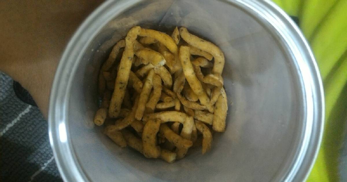 Resep Kue stik bawang keju padat kalori oleh Fadil Mama - Cookpad