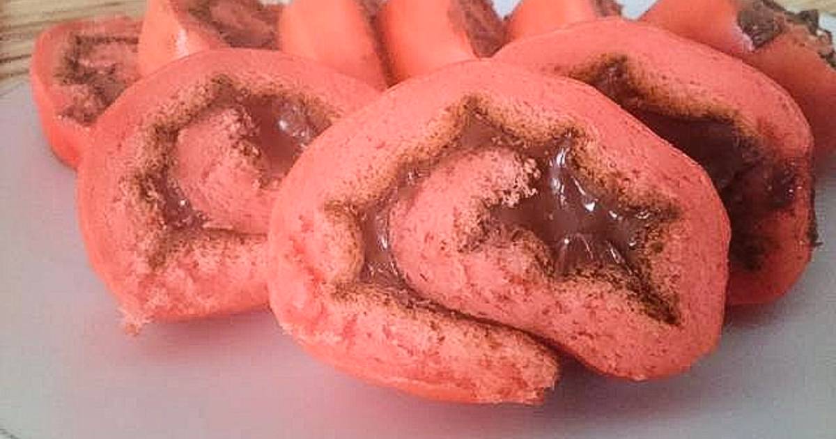 Resep Choco Pink Roll Cake oleh Falih's Kitchen - Cookpad