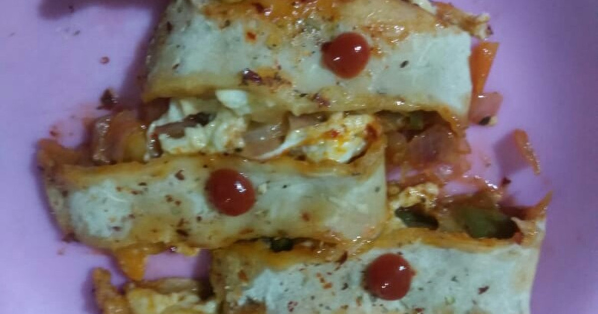 Cheesy Rolls Recipe by Barkha Verma - Cookpad