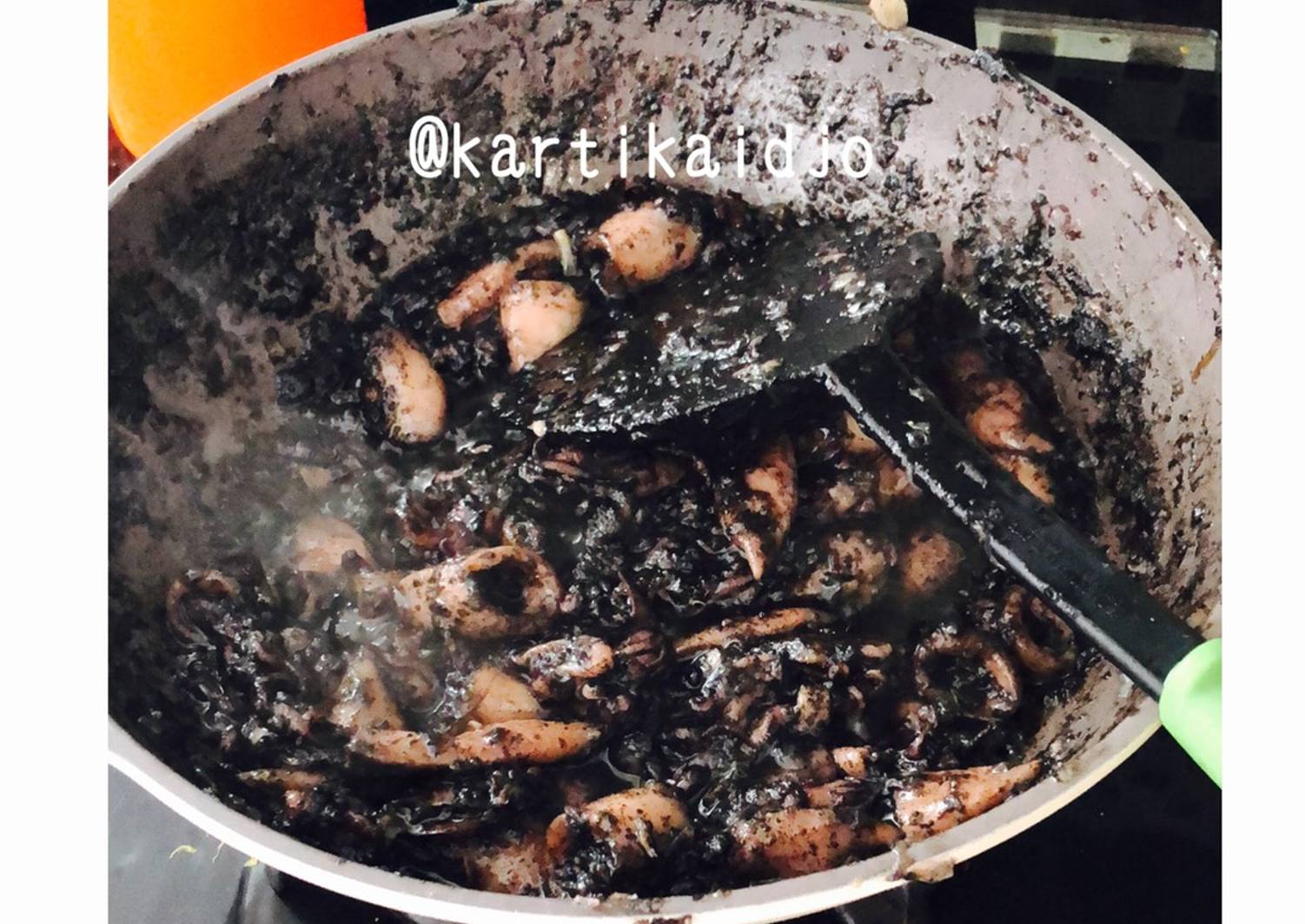 Resep CuMi Hitam /Cumi Balakutak oleh Kartika G @dapurmimi_jkt - Cookpad