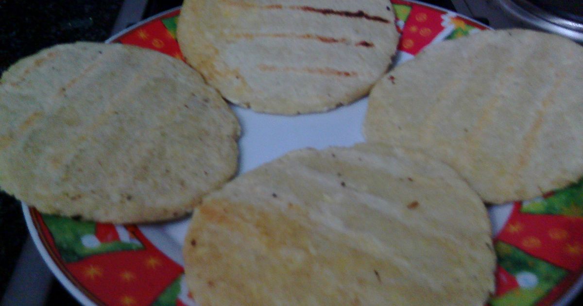 Arepas De Masa A Base De Yuca Y Maseca Receta de javierguerra3- Cookpad