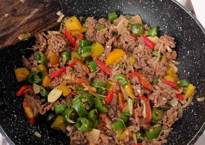 Resep Slice beef Cabai ijo oleh Nunki Nur Hayati - Cookpad