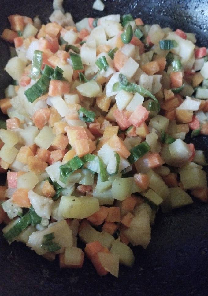 Resep Isian Risol Kentang Wortel Bakso oleh Wahyuni Triyanna - Cookpad