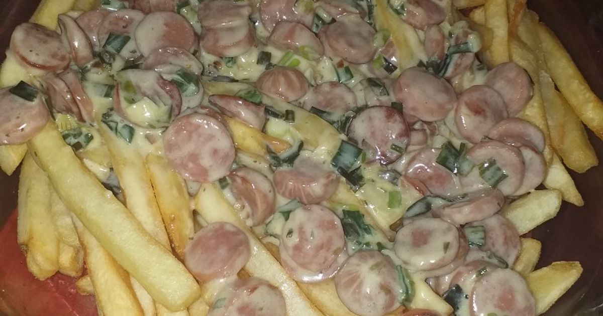 Fritas Con Salsa De Crema De Verdeo Y Salchichas Receta de Magali - Cookpad