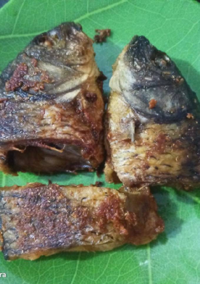 Resep Ikan Mas Goreng (Bumbu Kuning) oleh Nur Ekayanti - Cookpad