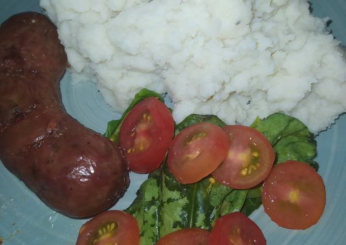Puré con chorizo y ensalada de espinacas y tomates cherry Receta de ♥ ...