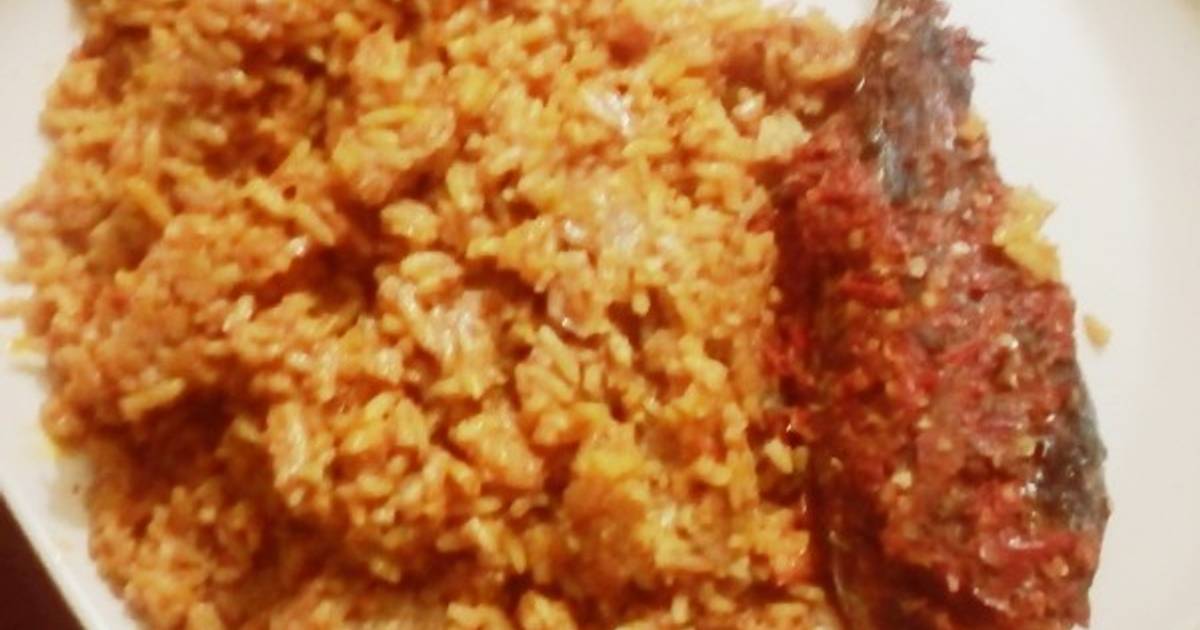 Spicy jollof rice & peppered fish Recipe by Vera Aboi - Cookpad