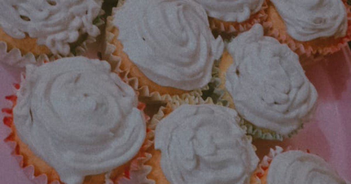Cream Cupcakes Recipe by Nadia Waseem - Cookpad