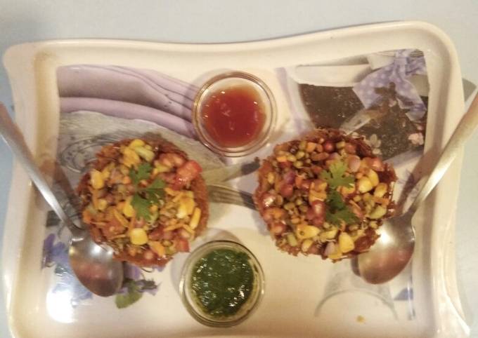 अंकुरित मूंग दाल कटोरी चाट (Ankurit moong dal katori chaat recipe in ...