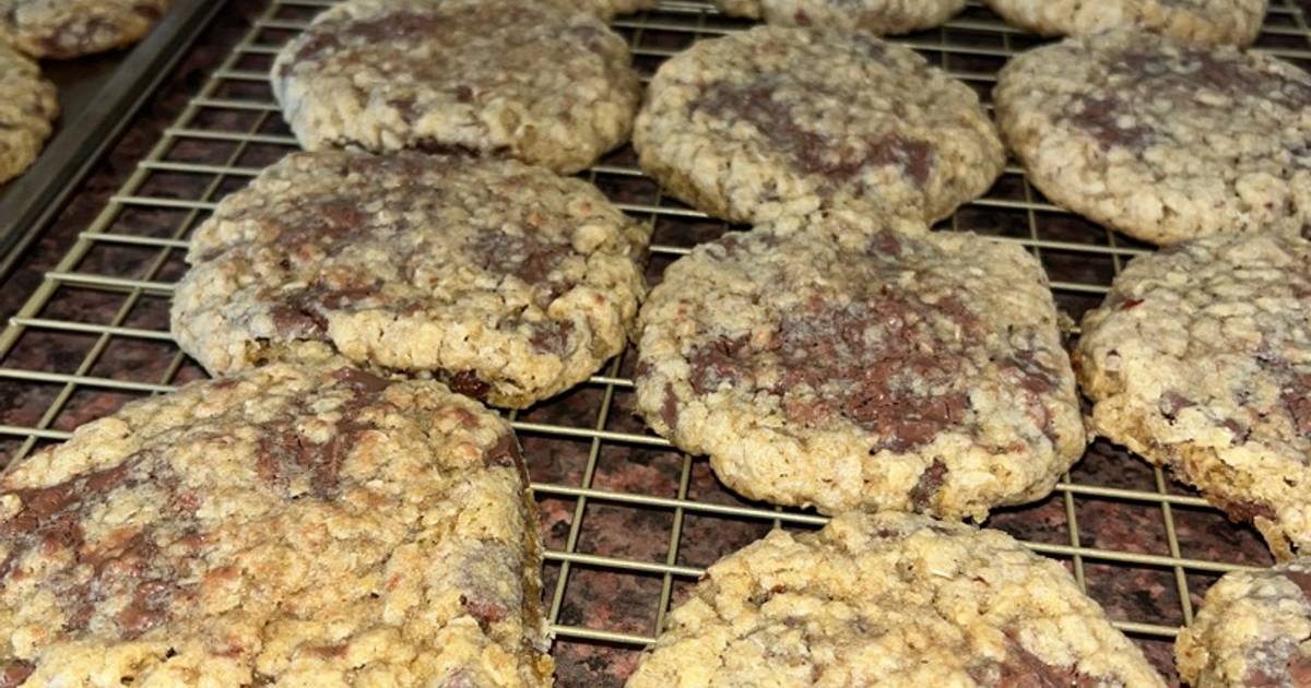 Ultimate best chocolate chip cookies Recipe by Elisa unger - Cookpad