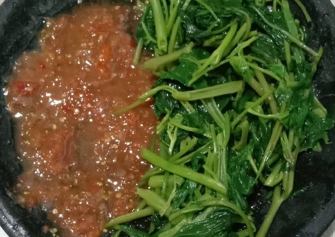 Resep Plecing kangkung oleh Veronica Wistati - Cookpad