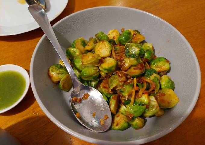 馬拉盞炒抱子甘藍 (Brussel Sprouts Balachan) 食譜與作法 by Roddy Shaw - Cookpad