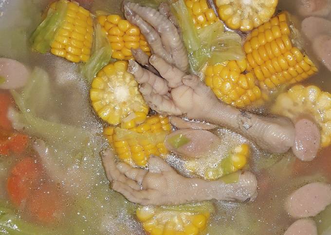 Resep Sop jagung sosis ceker ayam oleh suriyah barlean - Cookpad