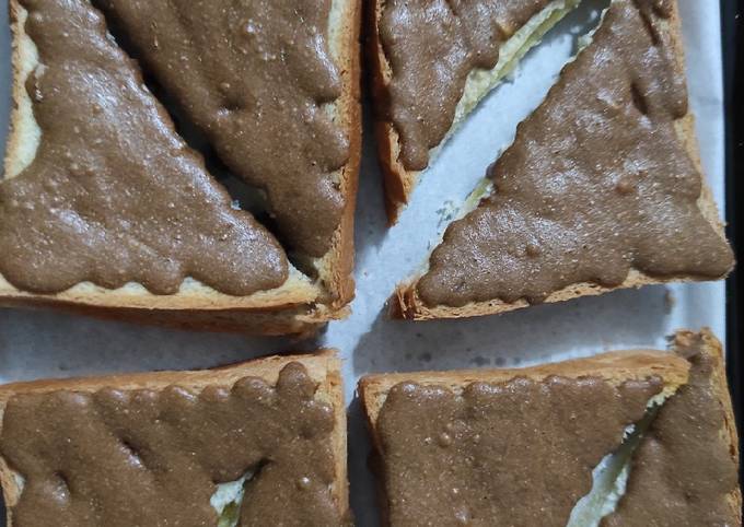 Resep Roti tawar topping mocca (ala roti boy) oleh Budi Rahayu - Cookpad