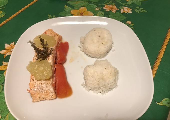 Pavé de saumon au thym frais,tomates et citron vert (riz Halloween) de ...