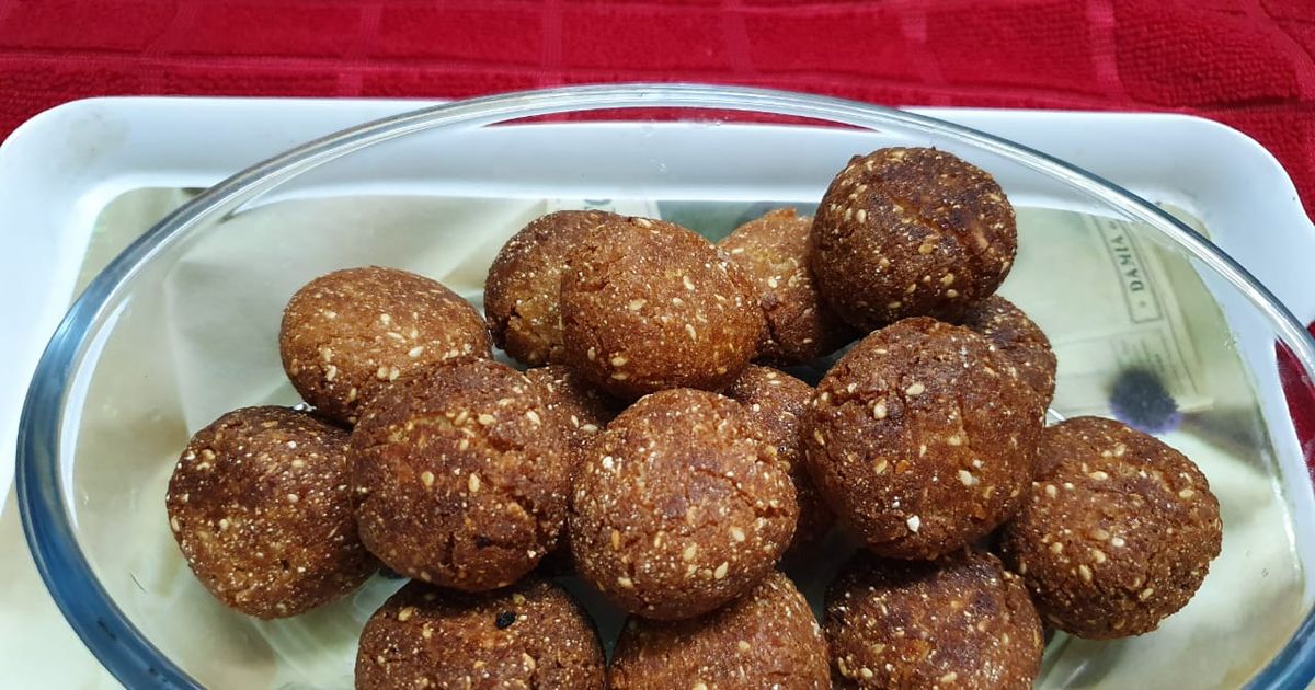 Anondo Naru Or Sesame Coconut Laddoo Recipe by Kumkum Chatterjee - Cookpad
