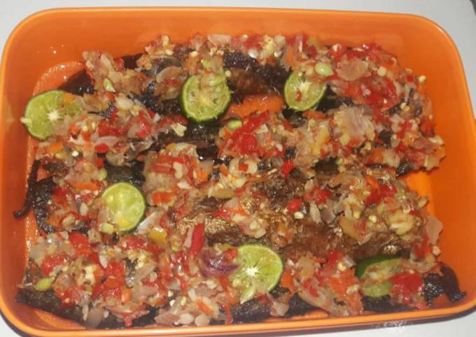 Resep Lele gorenk pecak segar bikin melek mata oleh weni widiastuti ...