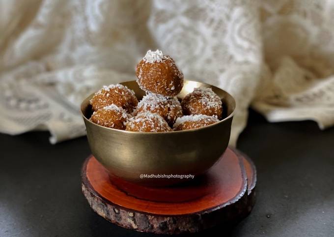 Coconut Jaggery Laddoo Recipe by Madhumita Bishnu - Cookpad