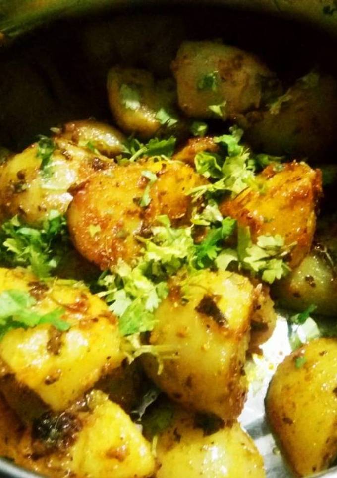 Masala Aloo Recipe by Kamlesh Sharma - Cookpad