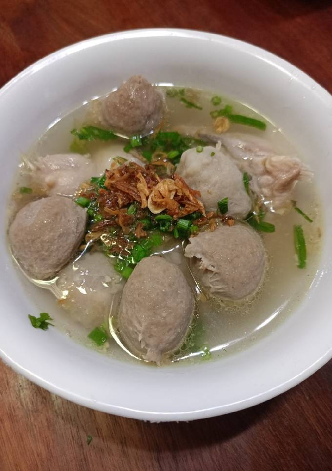 Resep Baso kuah kaldu Tulangan ayam oleh tommy wiriadi putra - Cookpad