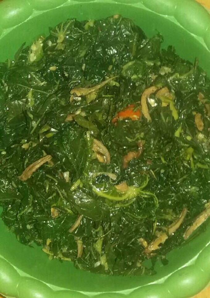 Resep Oseng Daun Gedang Urap Teri oleh chicy - Cookpad