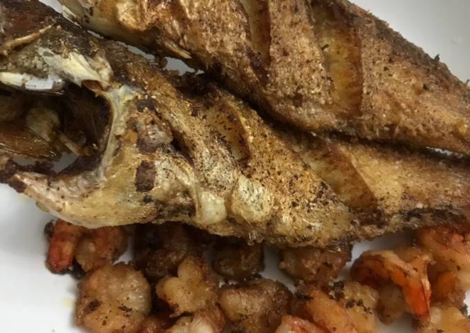Seasoned fried fish and prawns Recipe by Kudi Ratu - Cookpad