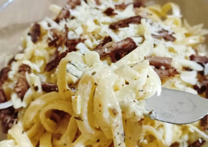Resep Pasta carbonara topping empal suwir oleh Keiyonaa - Cookpad