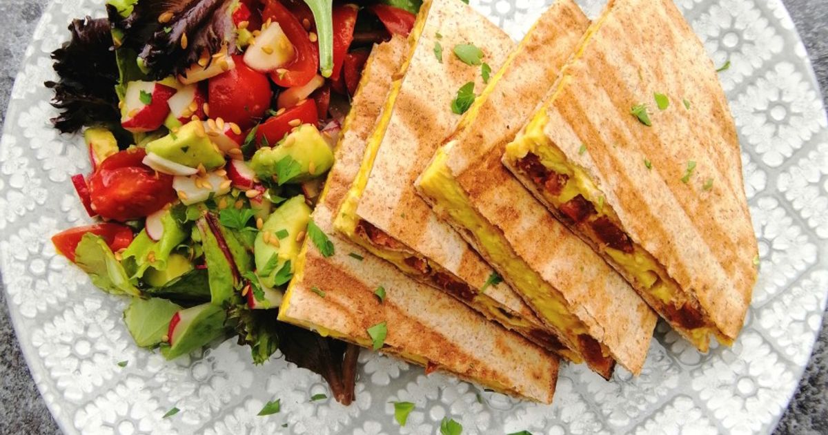 Scrambled Egg And Chorizo Quesadillas Recipe by Fittest Chef - Cookpad