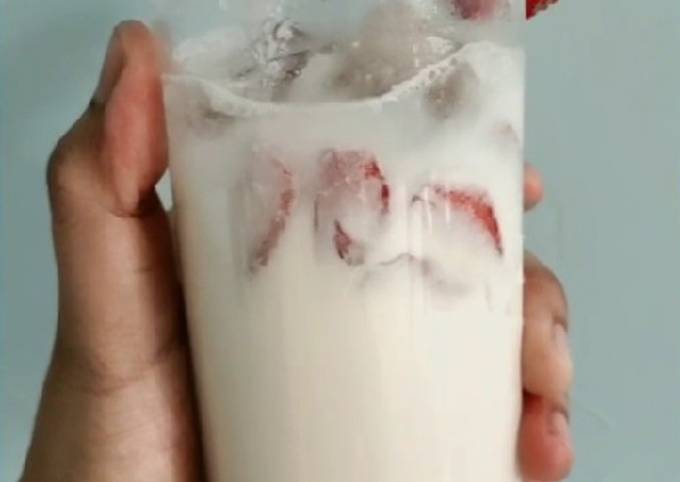 Resep Es Susu Strawberry oleh Syifa Aulia Anjun - Cookpad