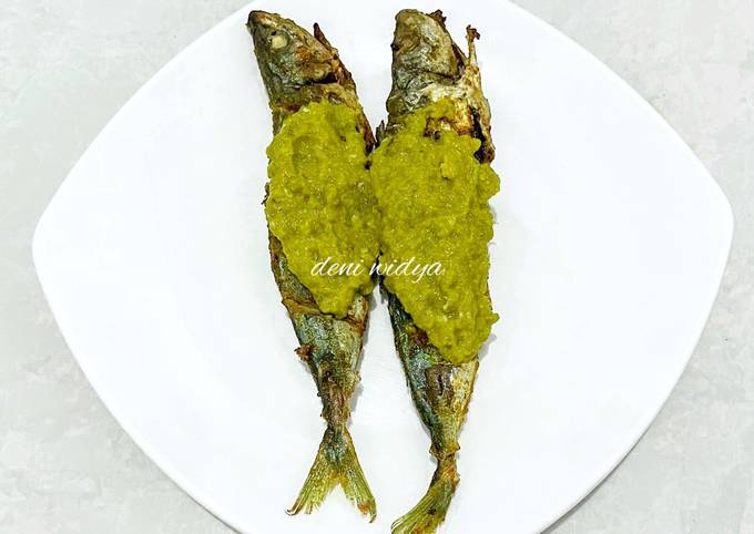 Resep Ikan Layang Goreng Sambal Ijo oleh deni widya - Cookpad