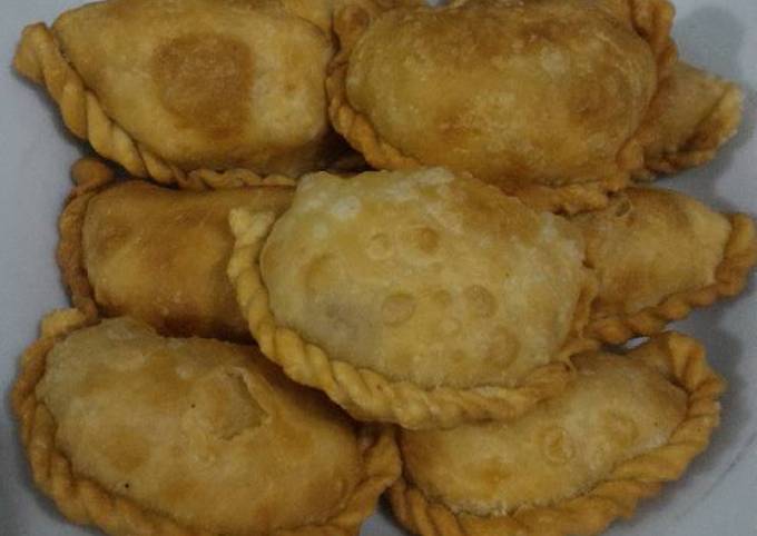 Resep Pastel kentang makaroni telur renyahh oleh revi arayan - Cookpad