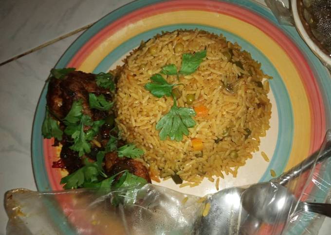 Fried rice da pepper chicken girki daga salmah's Cuisine - Cookpad