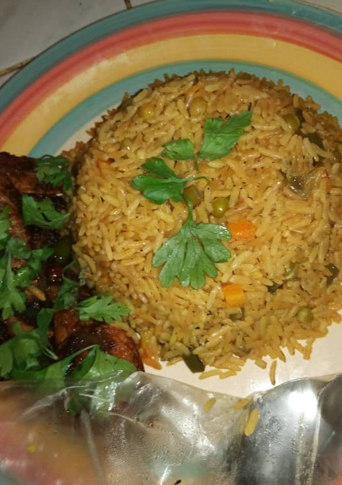 Fried rice da pepper chicken girki daga salmah's Cuisine - Cookpad
