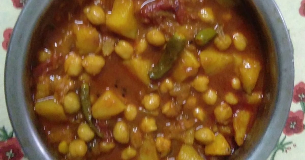 Aloo Chole Curry Recipe by Manisha shaw - Cookpad